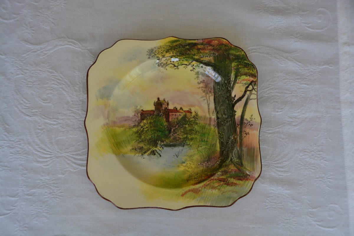 Royal Doulton Castle Plates - Entertablement