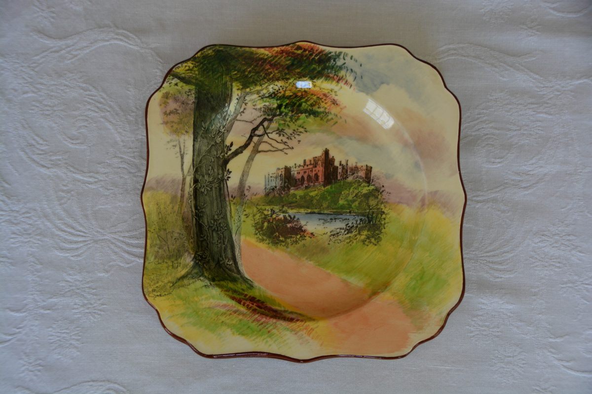 Royal Doulton Castle Plates - Entertablement
