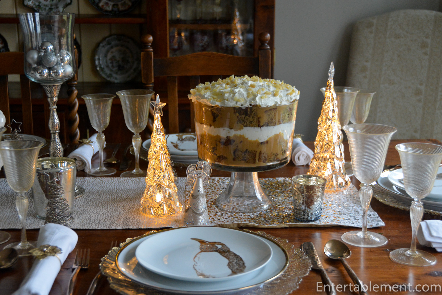 A Glitzy Gold Penguin Table | Entertablement